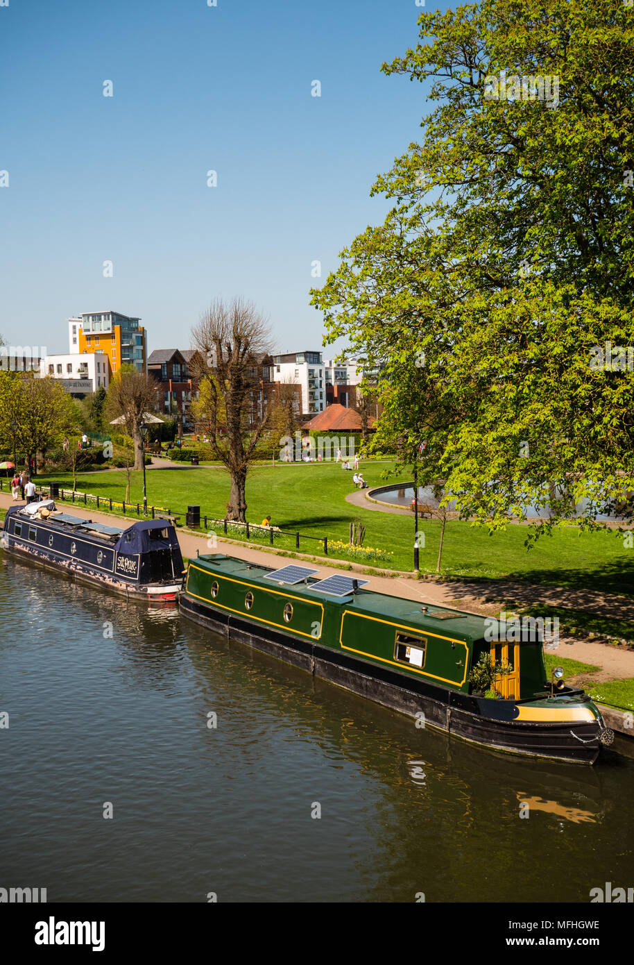 River Kennet, Narrow Boats, Victoria Park, Newbury, Berkshire, England ...