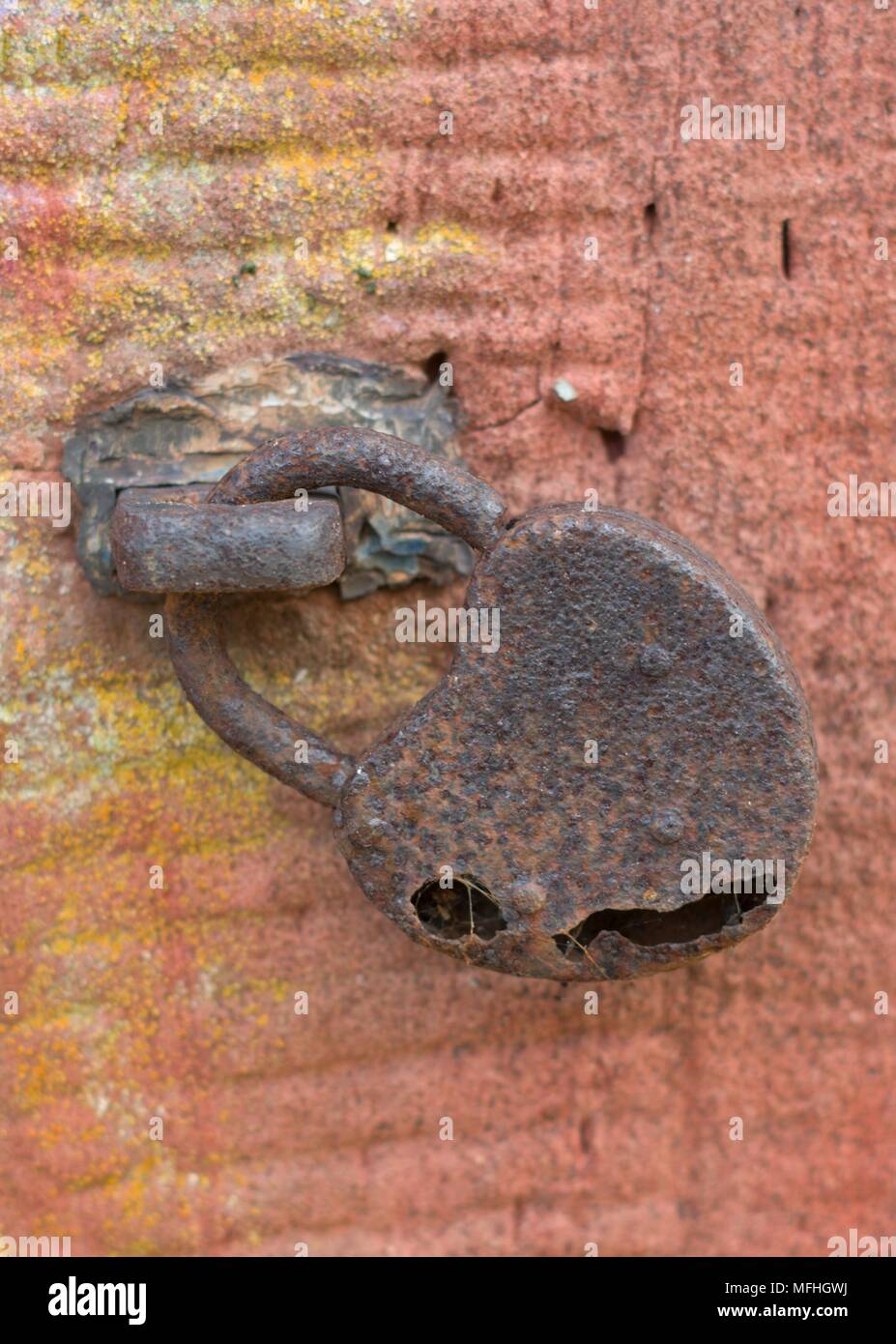 Heart shaped padlock Stock Photo - Alamy