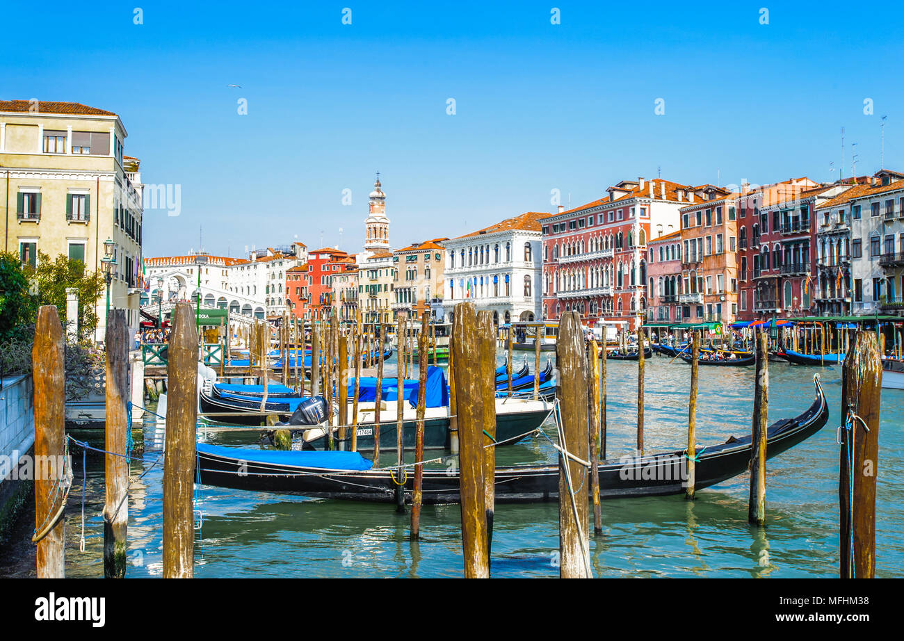 Gandolas hi-res stock photography and images - Alamy