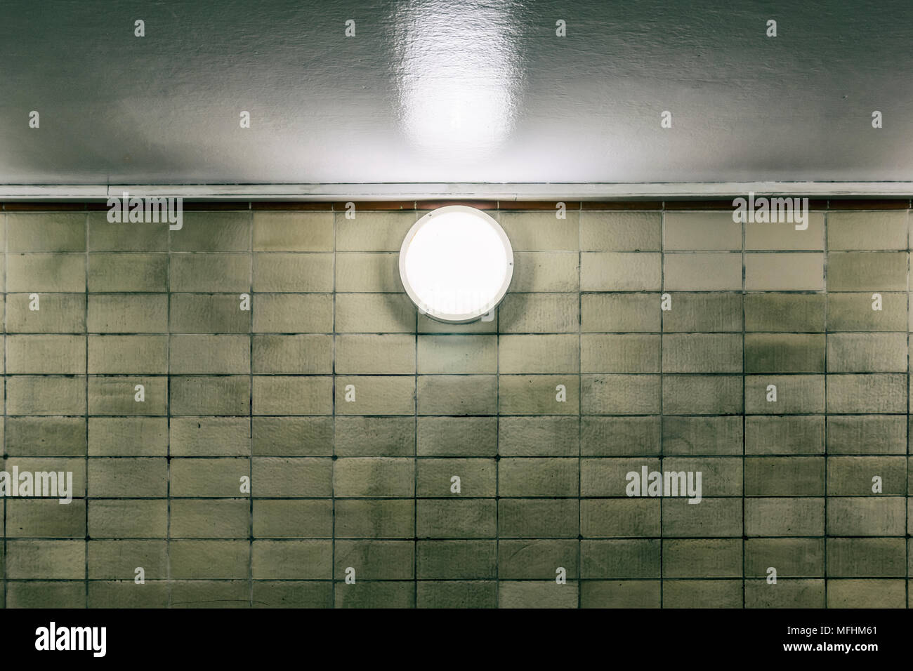 Reflection light on ceiling hi-res stock photography and images - Alamy