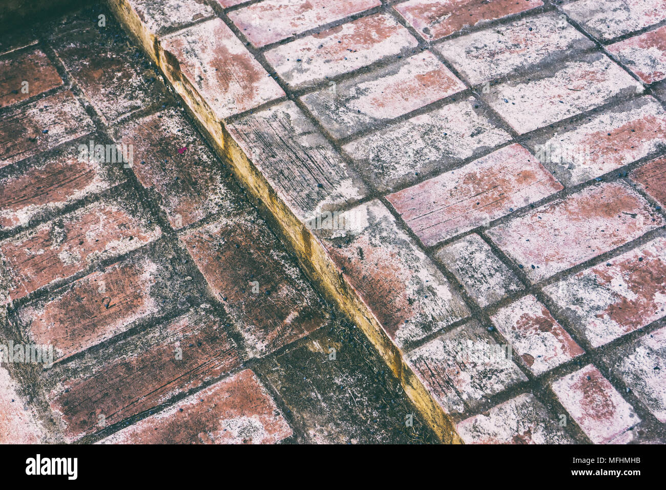 Lines of brickwork hi-res stock photography and images - Alamy