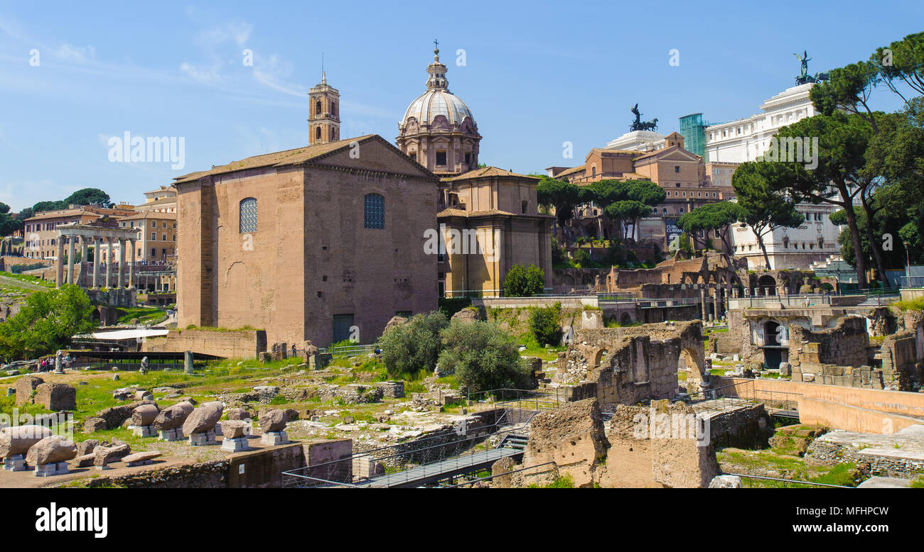 Roman Forum buildings among the ruins Stock Photo - Alamy