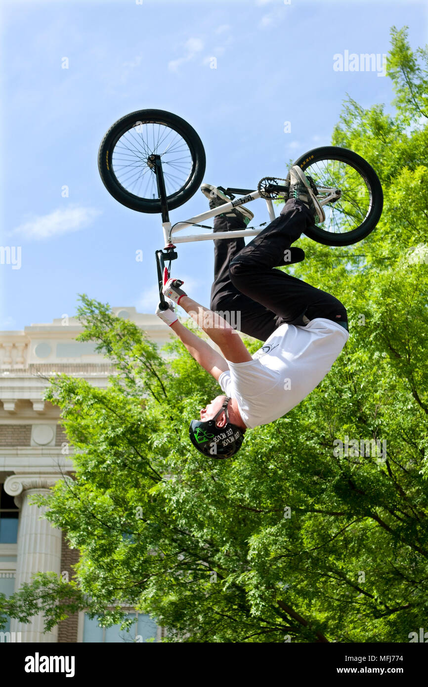 Upside down bicycle hi-res stock photography and images - Alamy