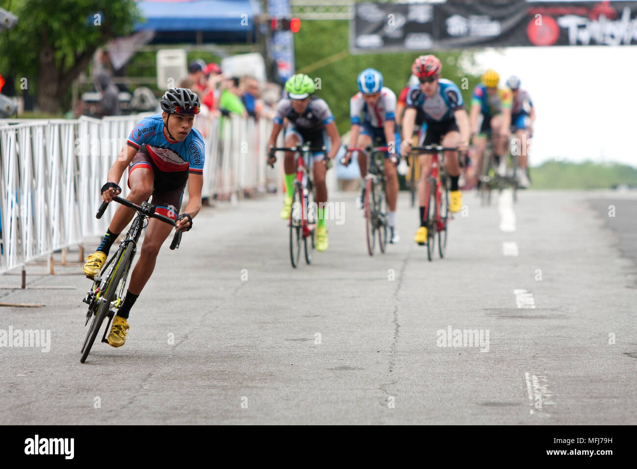 Teen cycling hi-res stock photography and images - Alamy