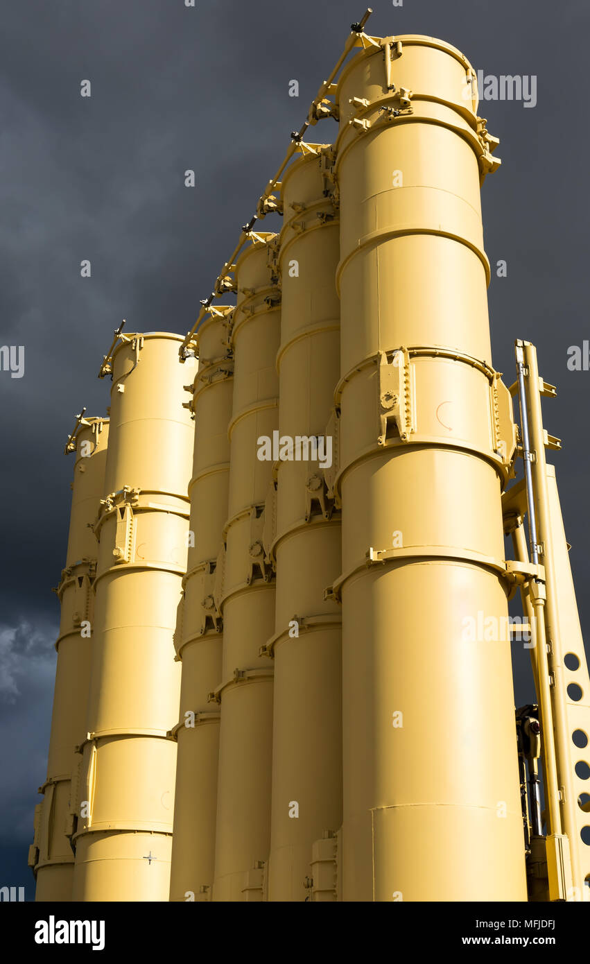 Rocket launcher missile army hi-res stock photography and images - Alamy