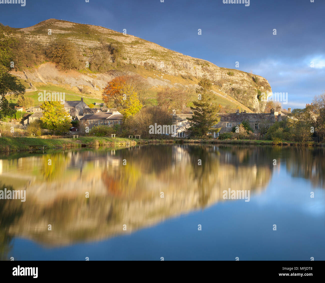 Yorkshire kilnsey crag hi-res stock photography and images - Alamy