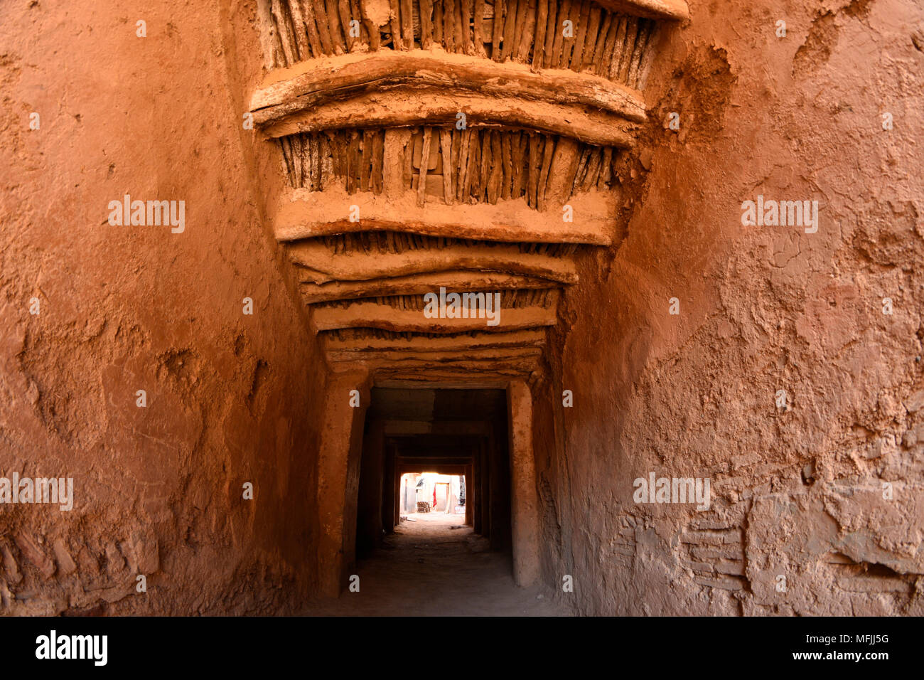 Passageway between two buildings in Taroudant, old Berber architecture ...