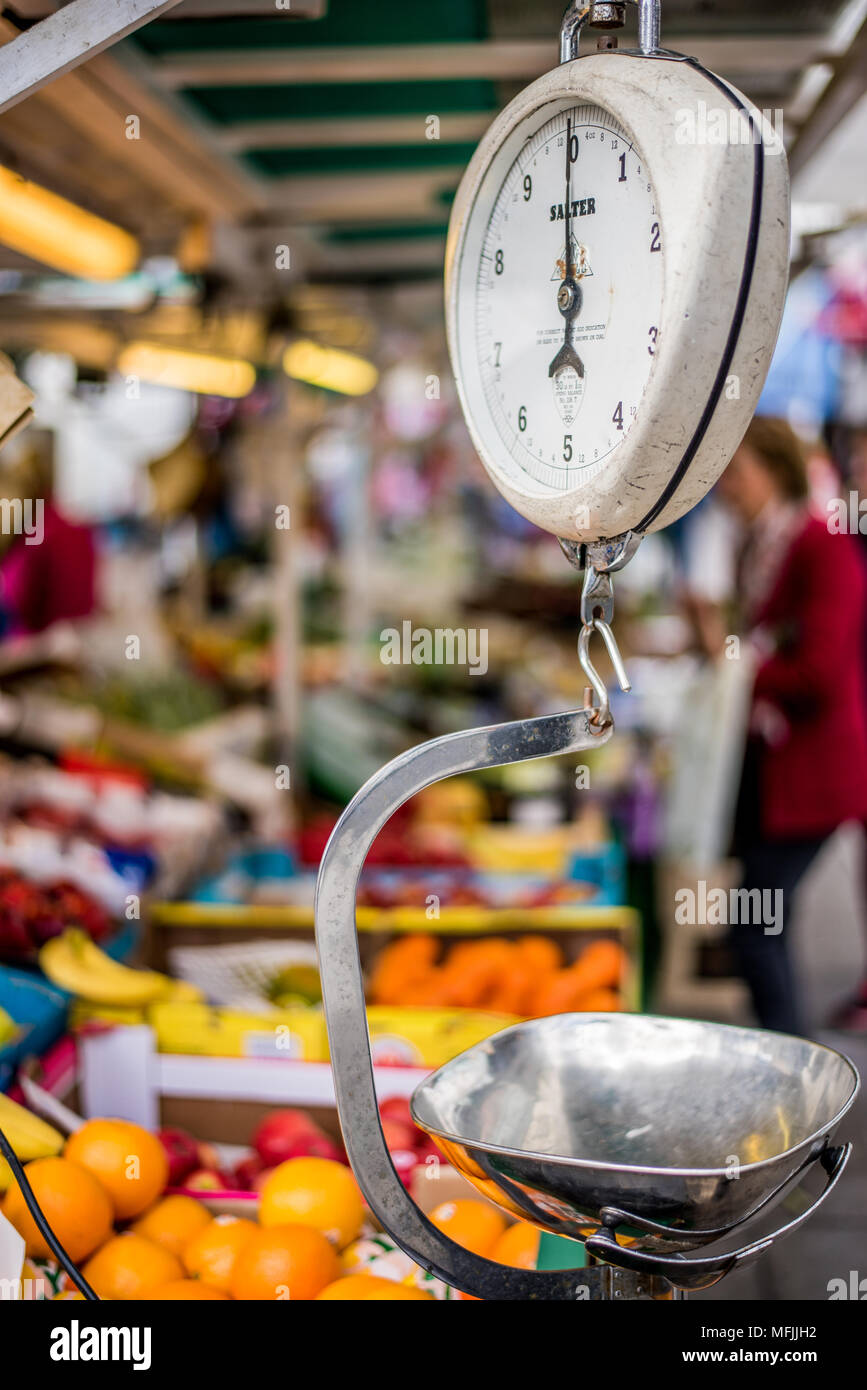 Traditional outdoor fruit stall london hi-res stock photography and ...