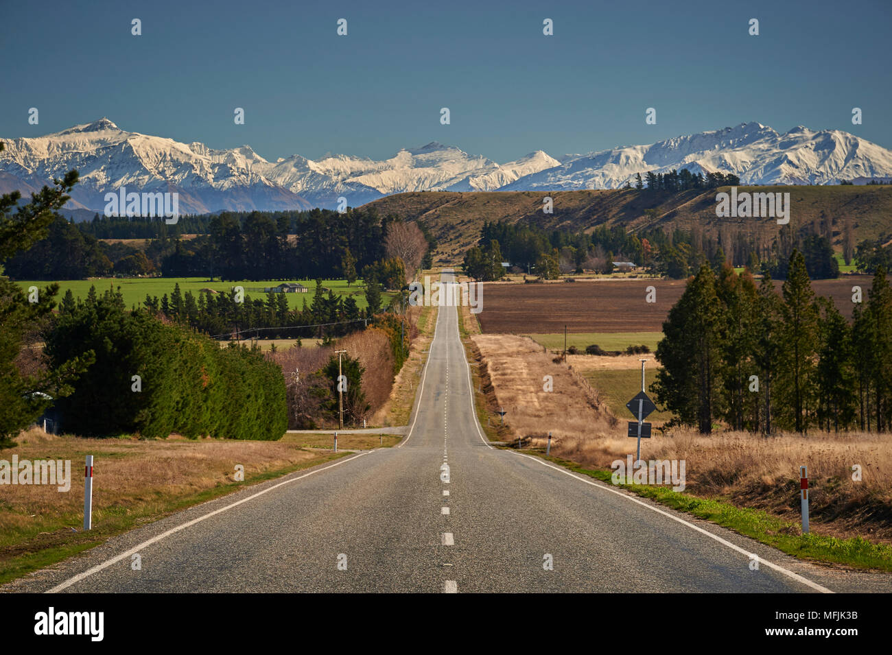 Empty motorways hi-res stock photography and images - Alamy