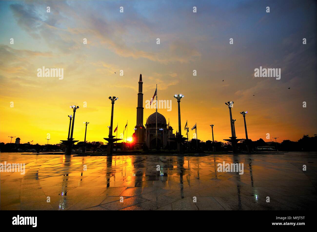 Mosque during sunset hi-res stock photography and images - Alamy