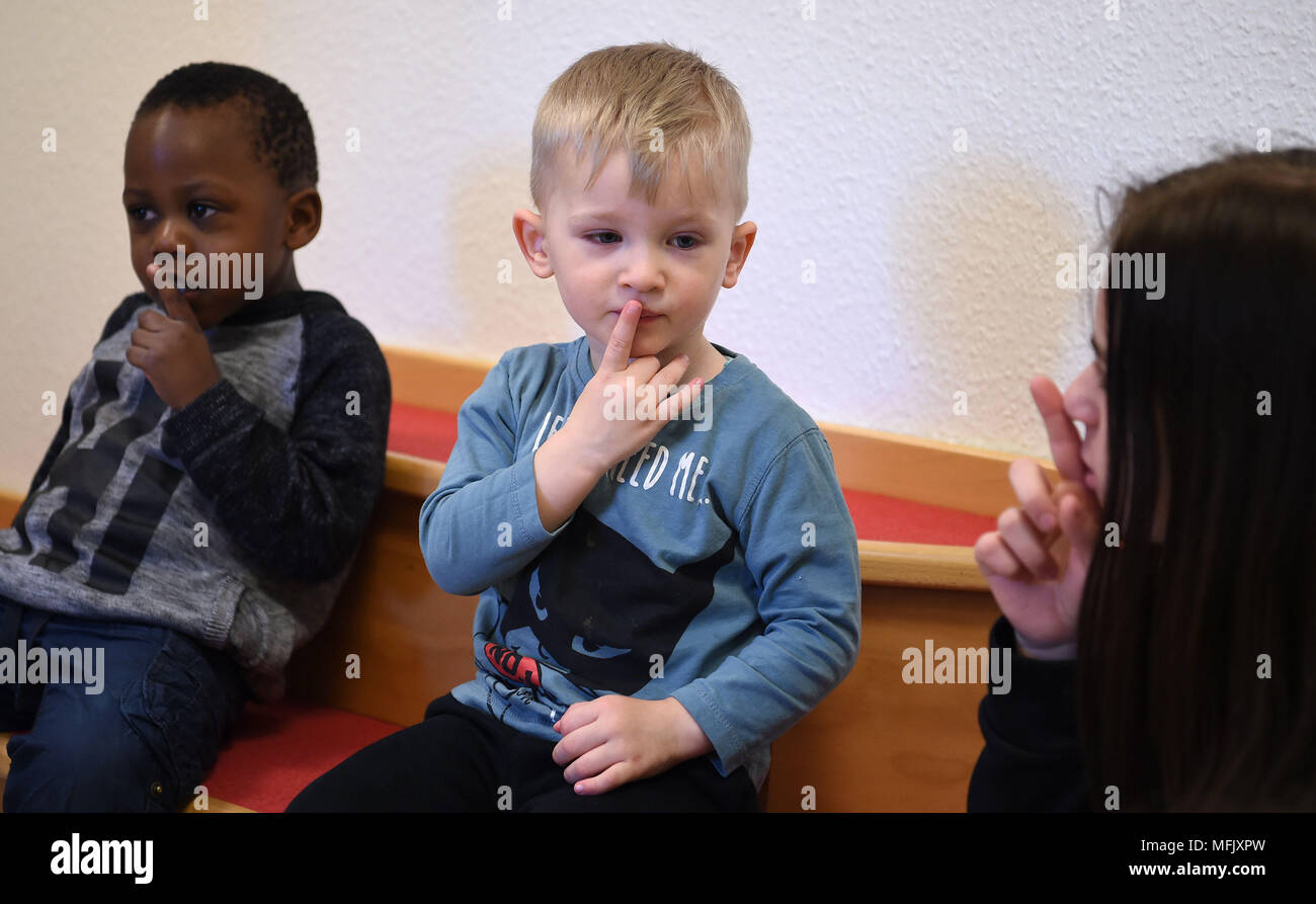 Children using sign language hi-res stock photography and images - Alamy