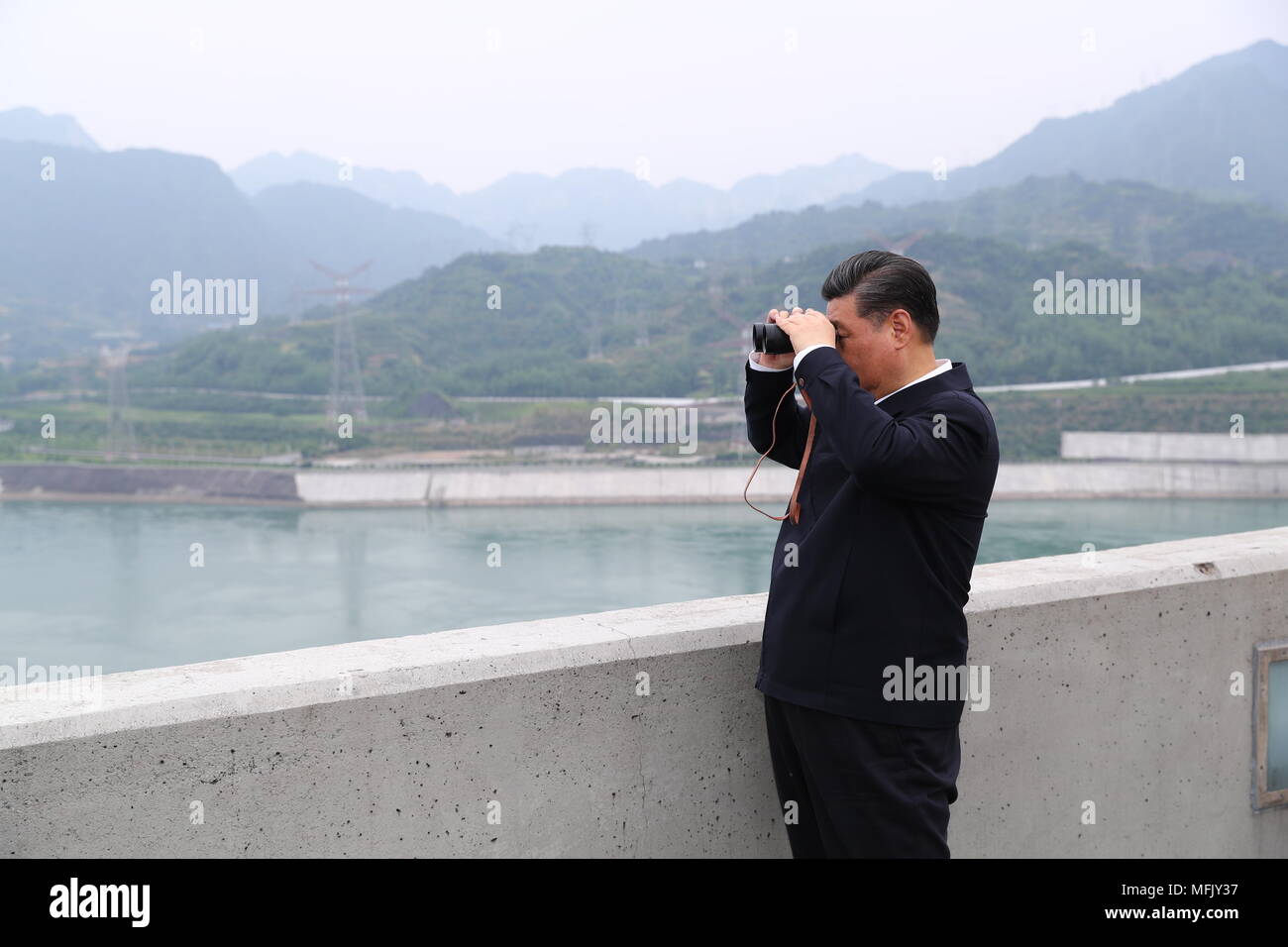 (180426) -- YICHANG, April 26, 2018 (Xinhua) -- Chinese President Xi ...