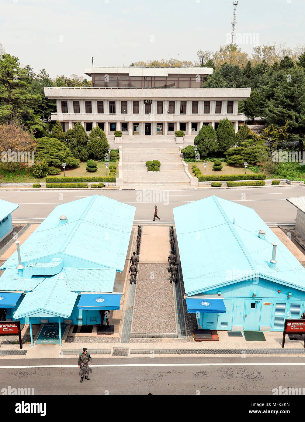 Concrete border at the Panmunjom, Apr 26, 2018 : South Korean soldiers ...