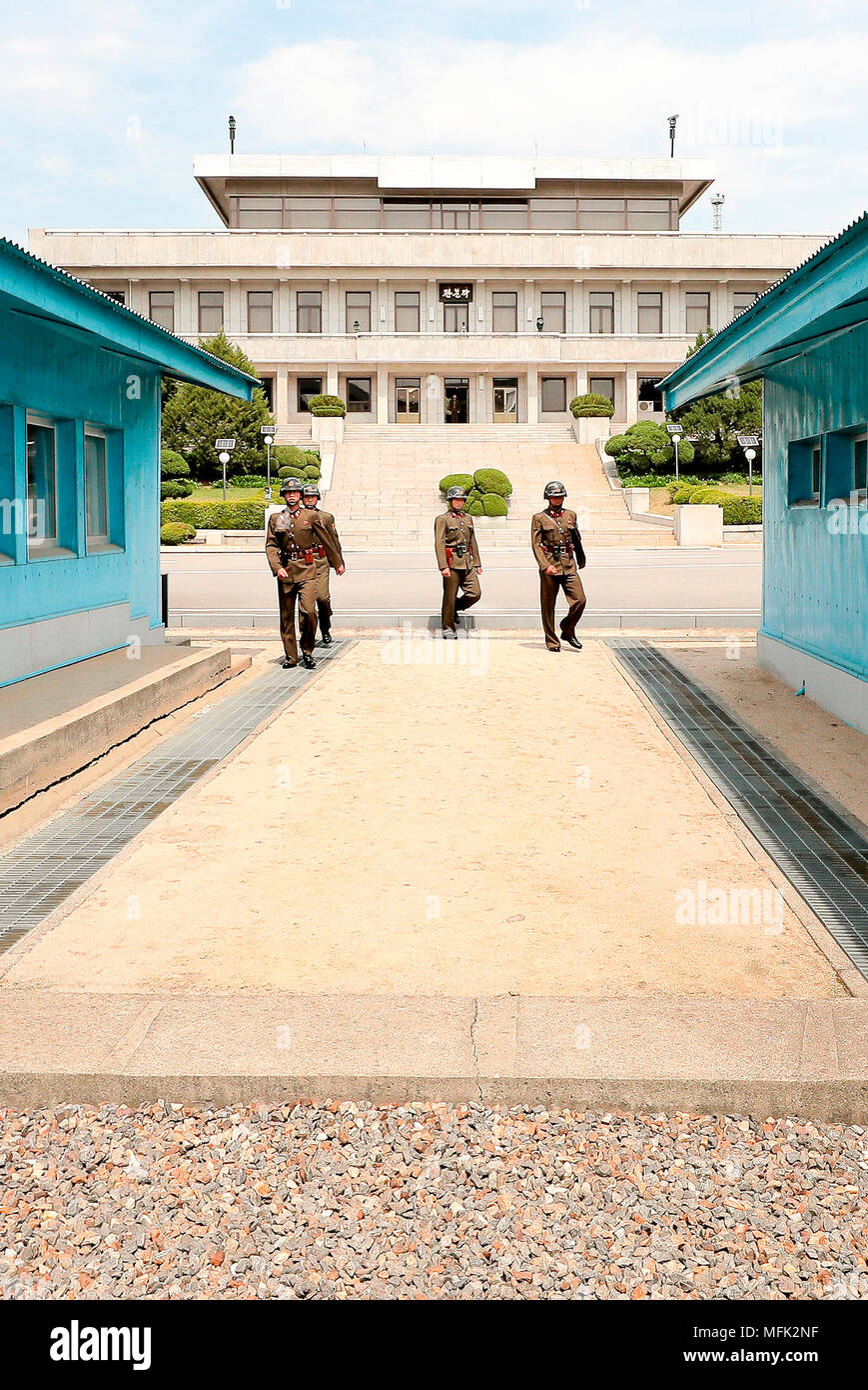 MDL at the Panmunjom, Apr 26, 2018 : North Korean soldiers walk to ...