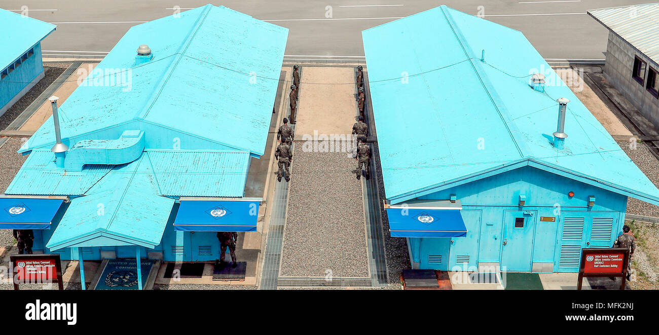 Concrete border at the Panmunjom, Apr 26, 2018 : South Korean soldiers ...