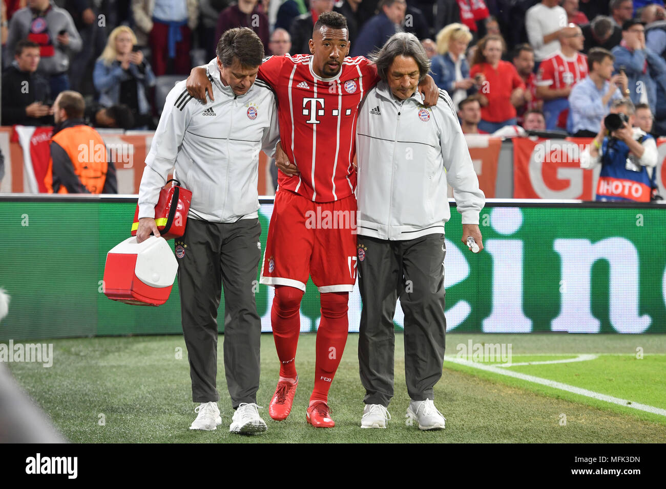 Jerome BOATENG (Bayern Munich) is injured after injury, re: Hans ...