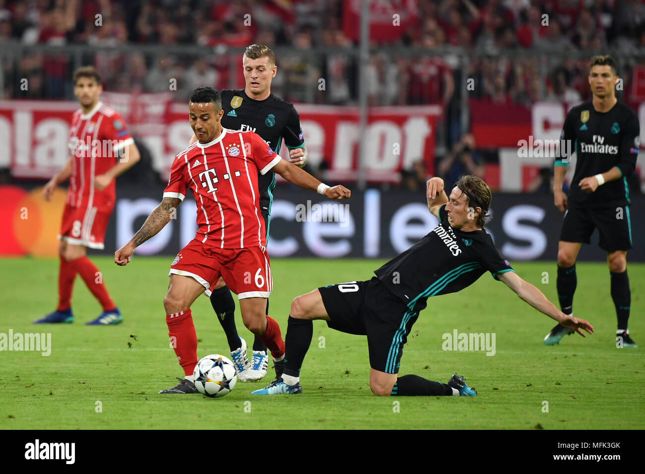Thiago ALCANTARA (FCB), action, duels versus Luka Modric (Real Madrid ...