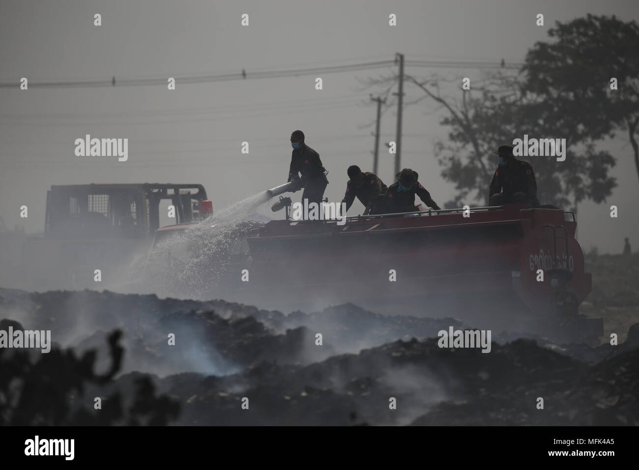 Yangon, Myanmar. 26th Apr, 2018. Military personnel try to extinguish a ...