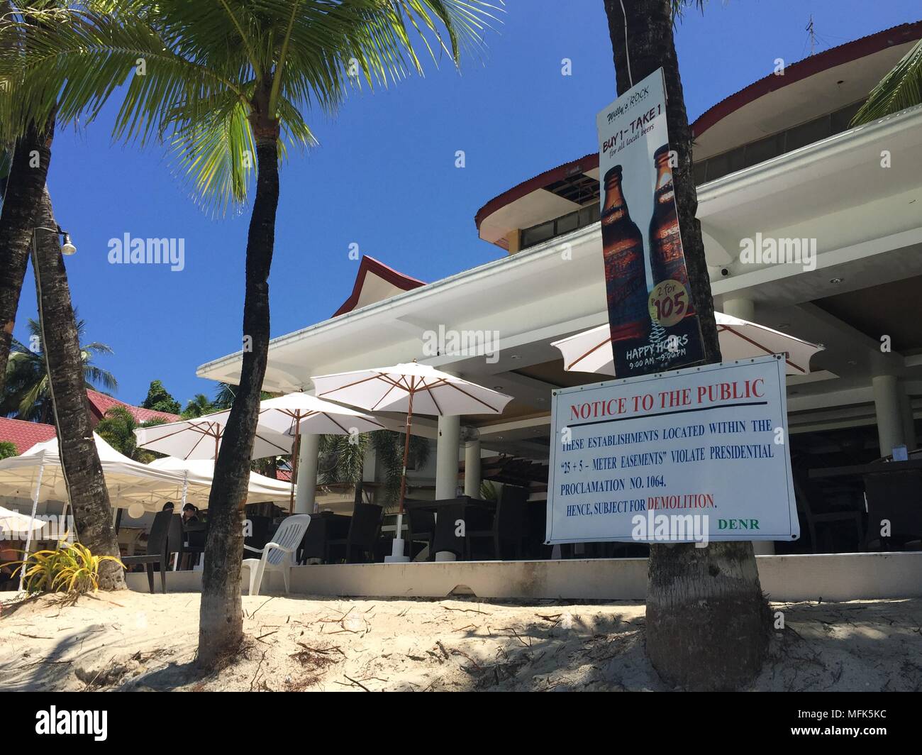 24 April 2018, Philippines, Boracay Island: A closing sign on a tree in ...