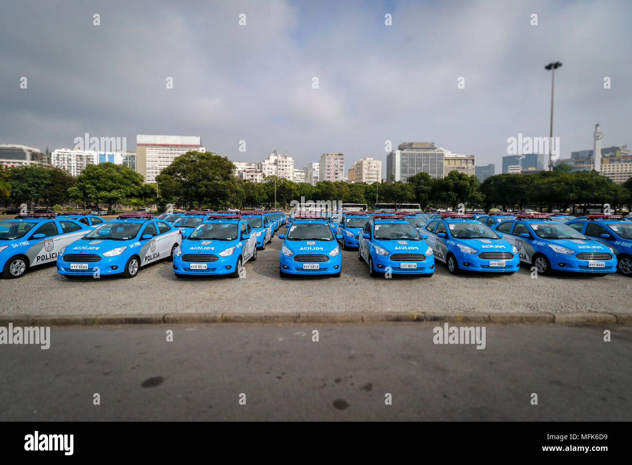 Rio de janeiro brazil police cars hi-res stock photography and images ...