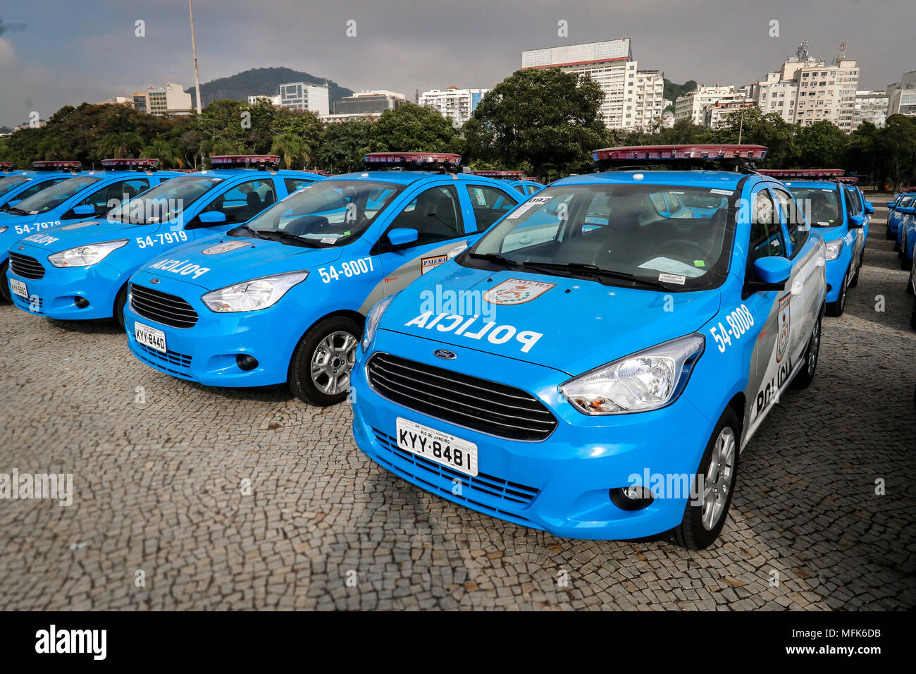 Rio de janeiro brazil police cars hi-res stock photography and images ...