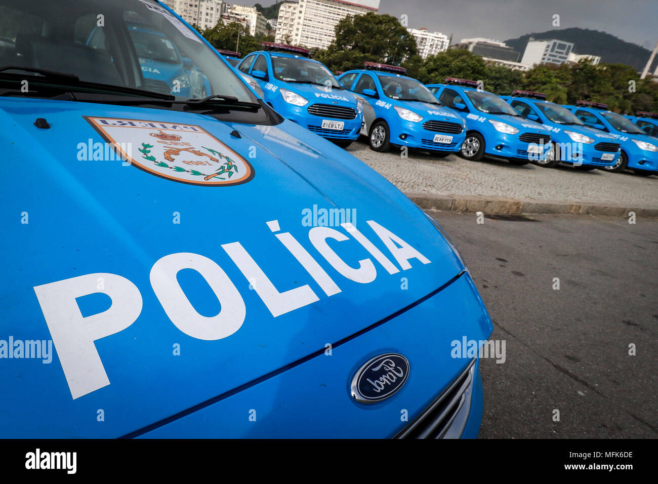 Rio de janeiro brazil police cars hi-res stock photography and images ...