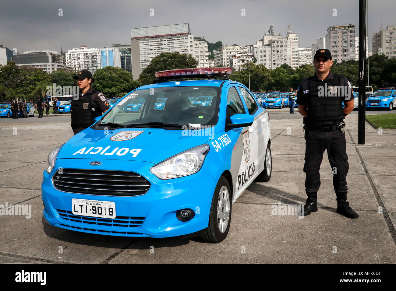 Rio de janeiro brazil police cars hi-res stock photography and images ...