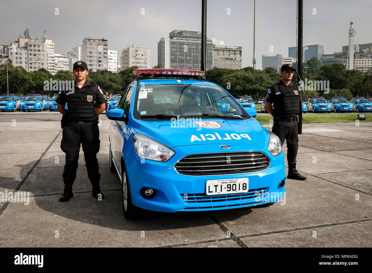 Rio de janeiro brazil police cars hi-res stock photography and images ...