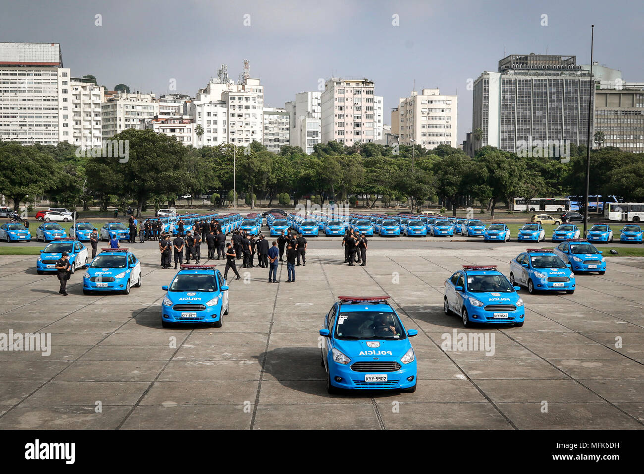 Rio de janeiro brazil police cars hi-res stock photography and images ...