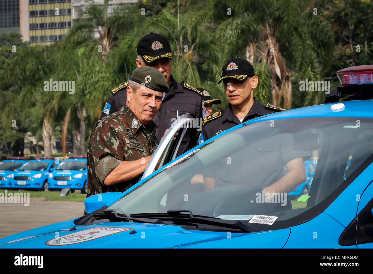 Rio de janeiro brazil police cars hi-res stock photography and images ...