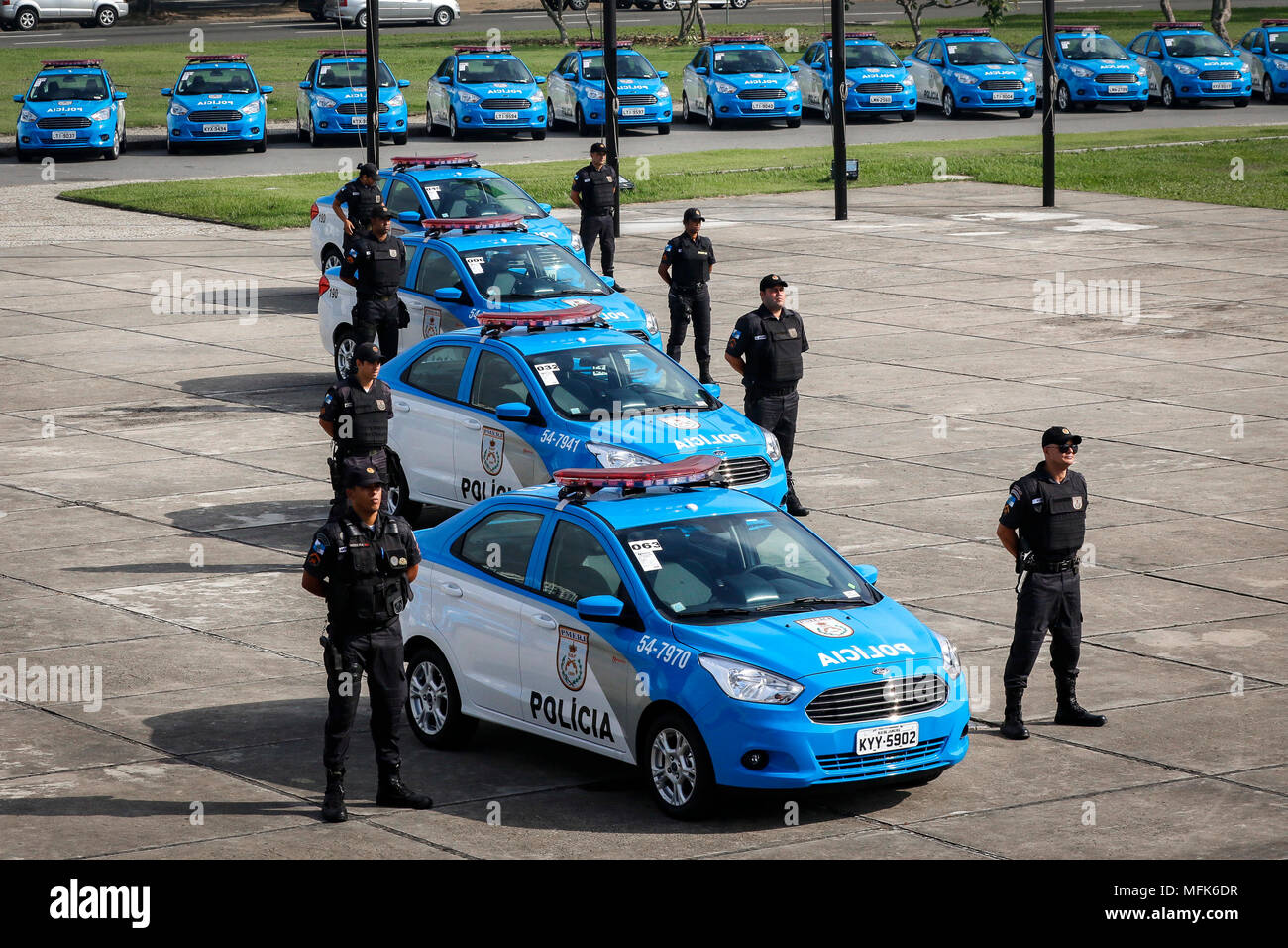 Rio de janeiro brazil police cars hi-res stock photography and images ...
