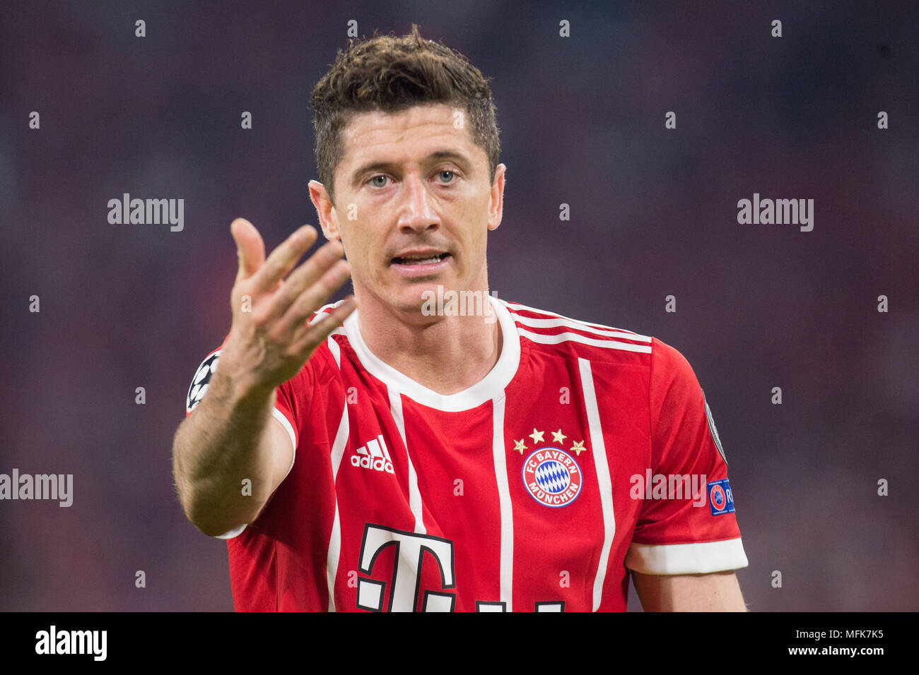 Robert LEWANDOWSKI (M) is frustrated, frustrated, late rised, half ...
