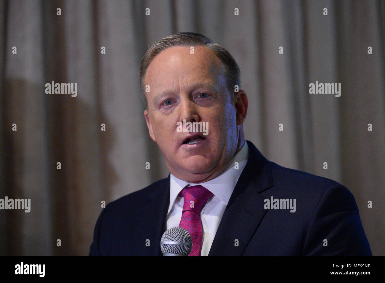 White house press secretary hi-res stock photography and images - Alamy