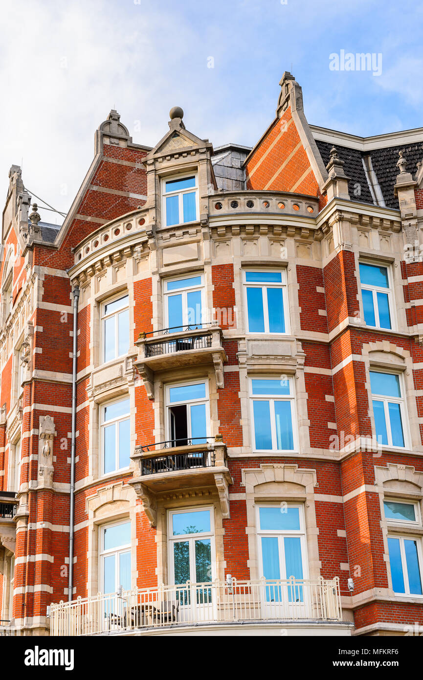 Typical bend houses in AMsterdam, Netherlands Stock Photo - Alamy