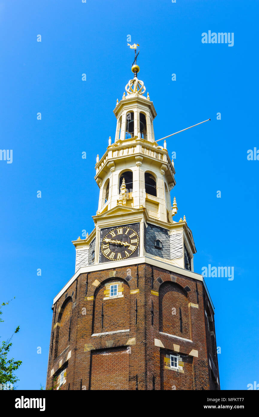 Amsterdam netherlands clock gable hi-res stock photography and images ...