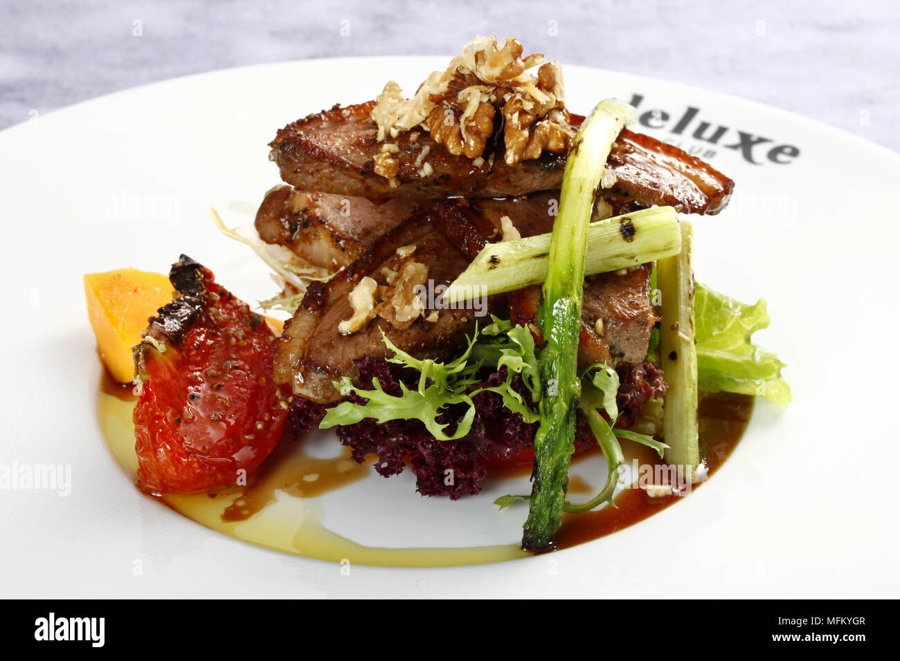 Mango duck salad Stock Photo - Alamy
