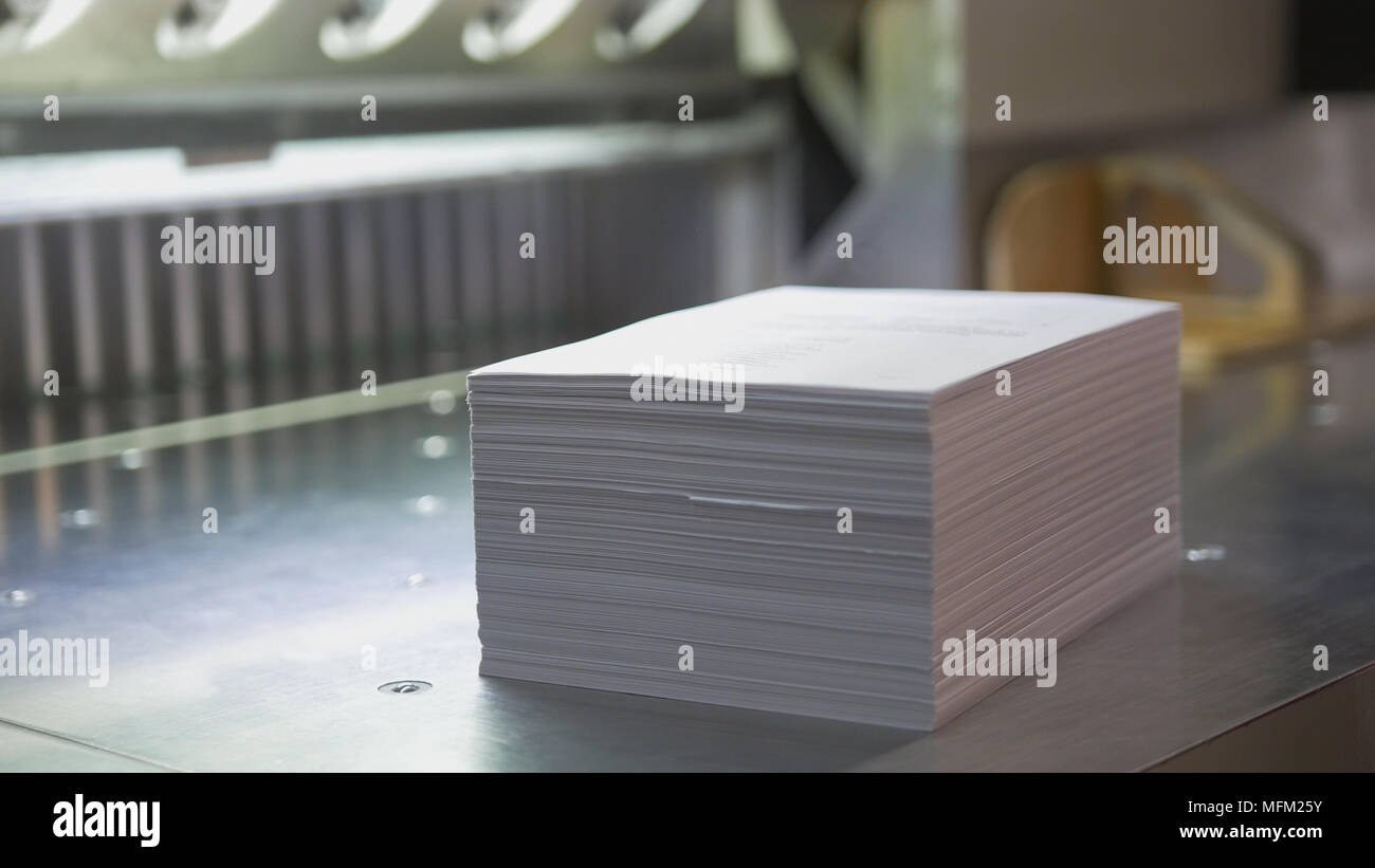 Newspaper printer stack hi-res stock photography and images - Alamy