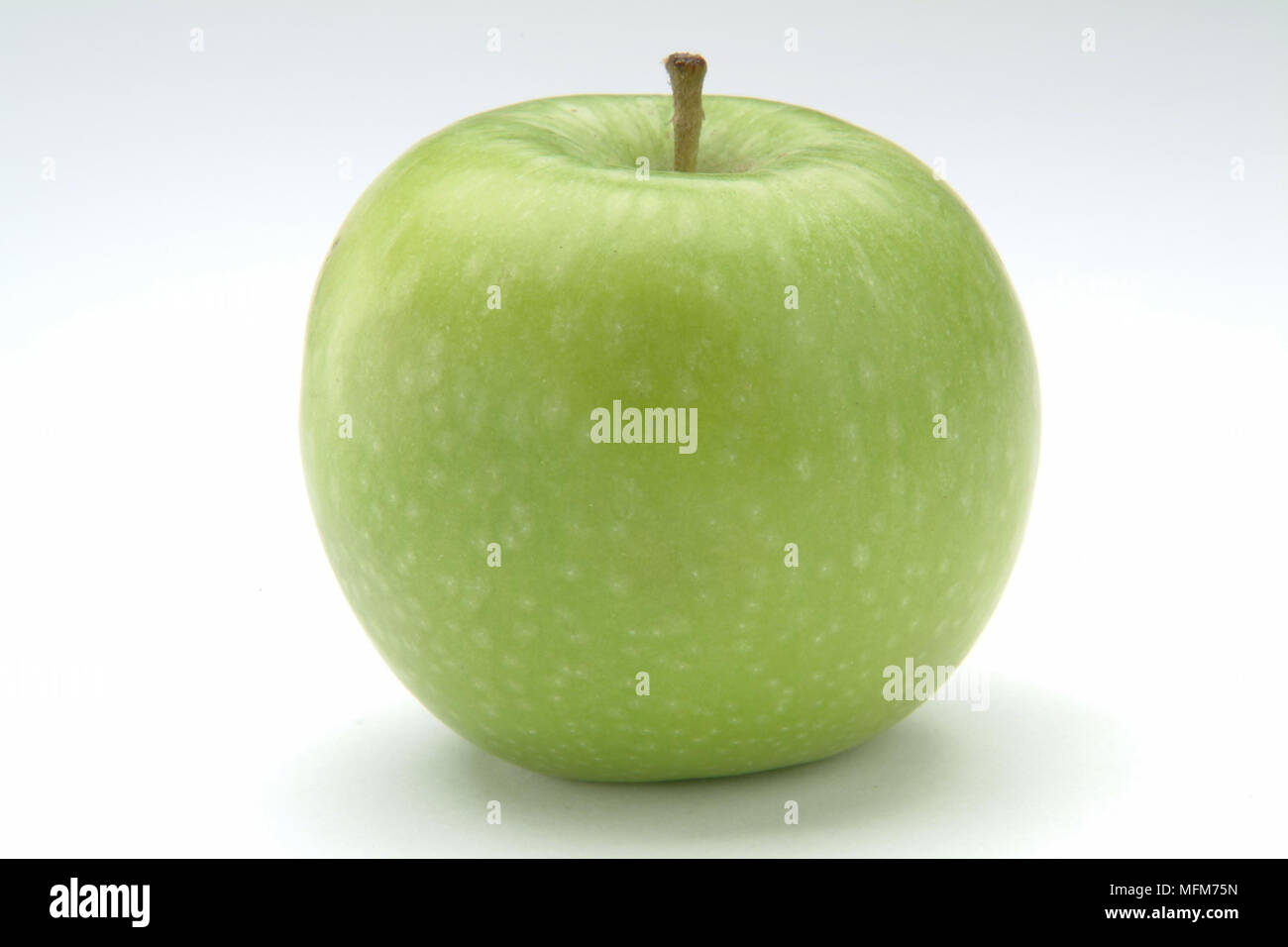 Studio shot of a green apple. This variety is known as a Granny Smith ...