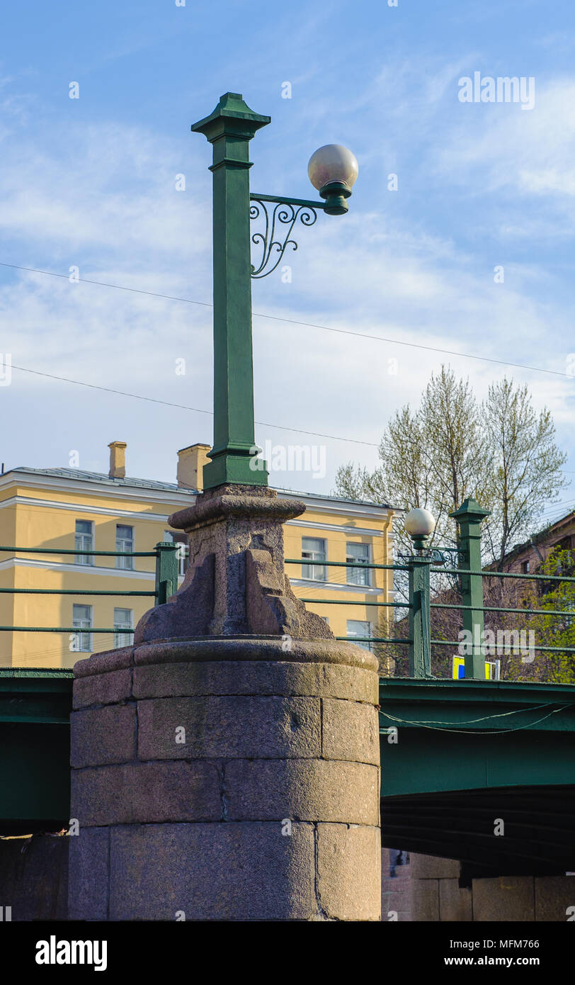 Lamp post of the bridge Stock Photo - Alamy