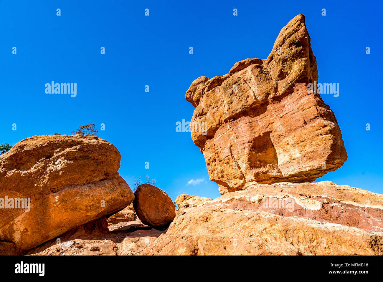 Balanced Rock at the Garden of the Gods in Colorado Springs, Colorado ...