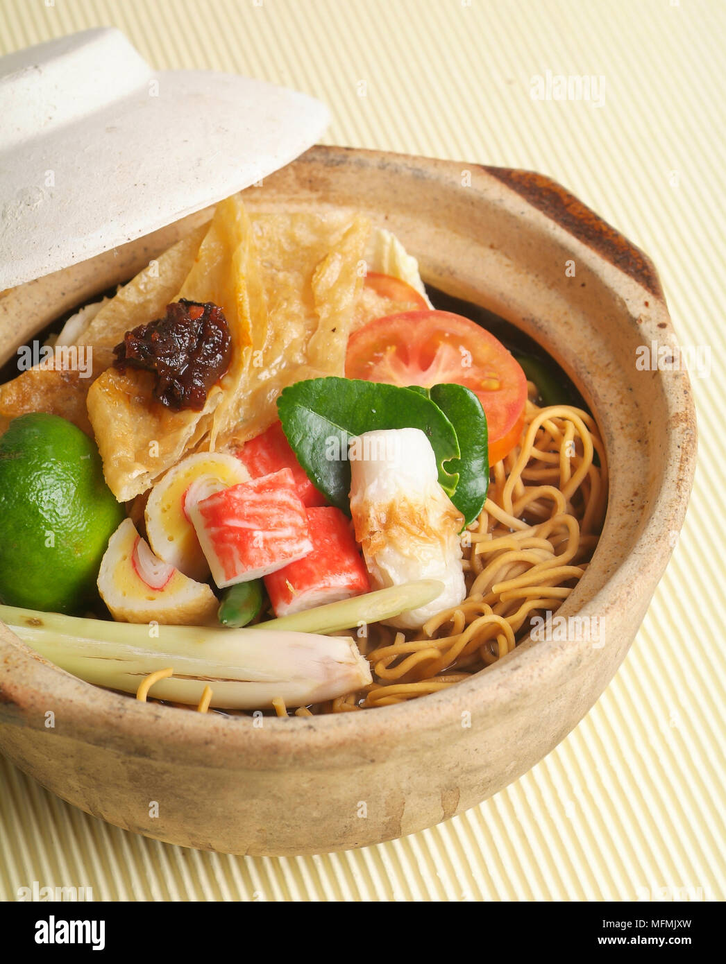 Claypot noodles hi-res stock photography and images - Alamy
