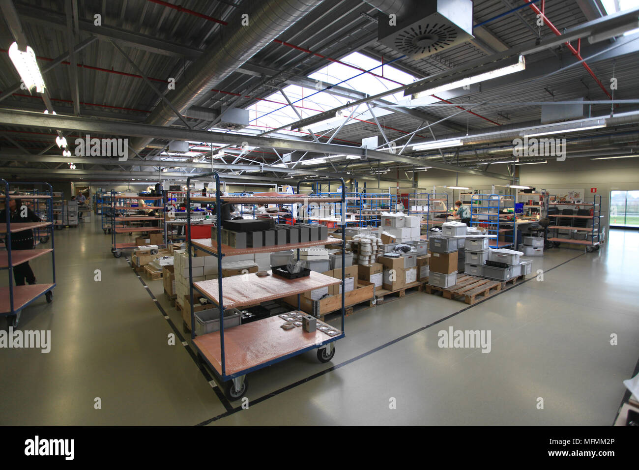 Assembly shop hi-res stock photography and images - Alamy