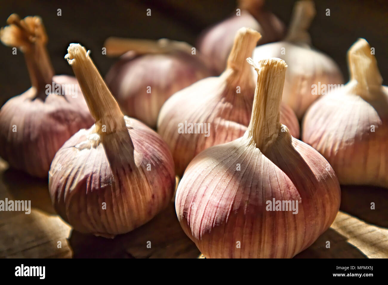 Sunlight ray on garlics which lay on wood table in the kitchen Stock ...