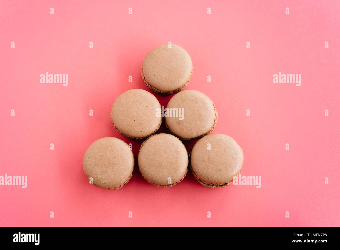 Flat lay of macarons on pink background Stock Photo - Alamy