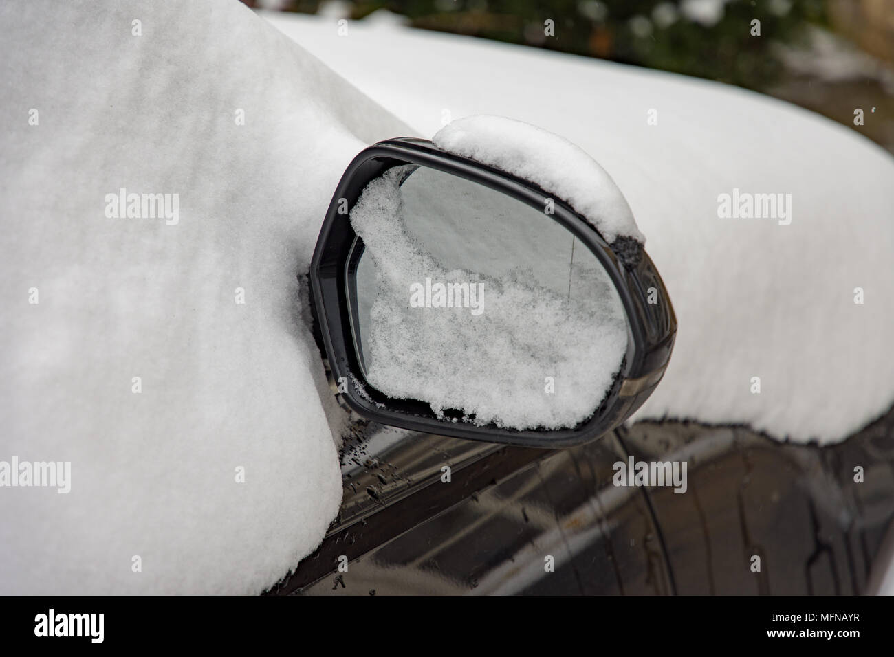Snow by car hi-res stock photography and images - Alamy