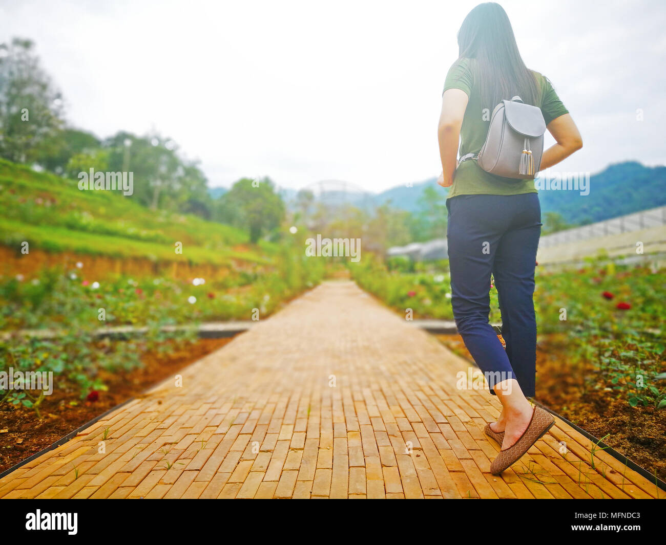 Walking street feet active hi-res stock photography and images - Alamy