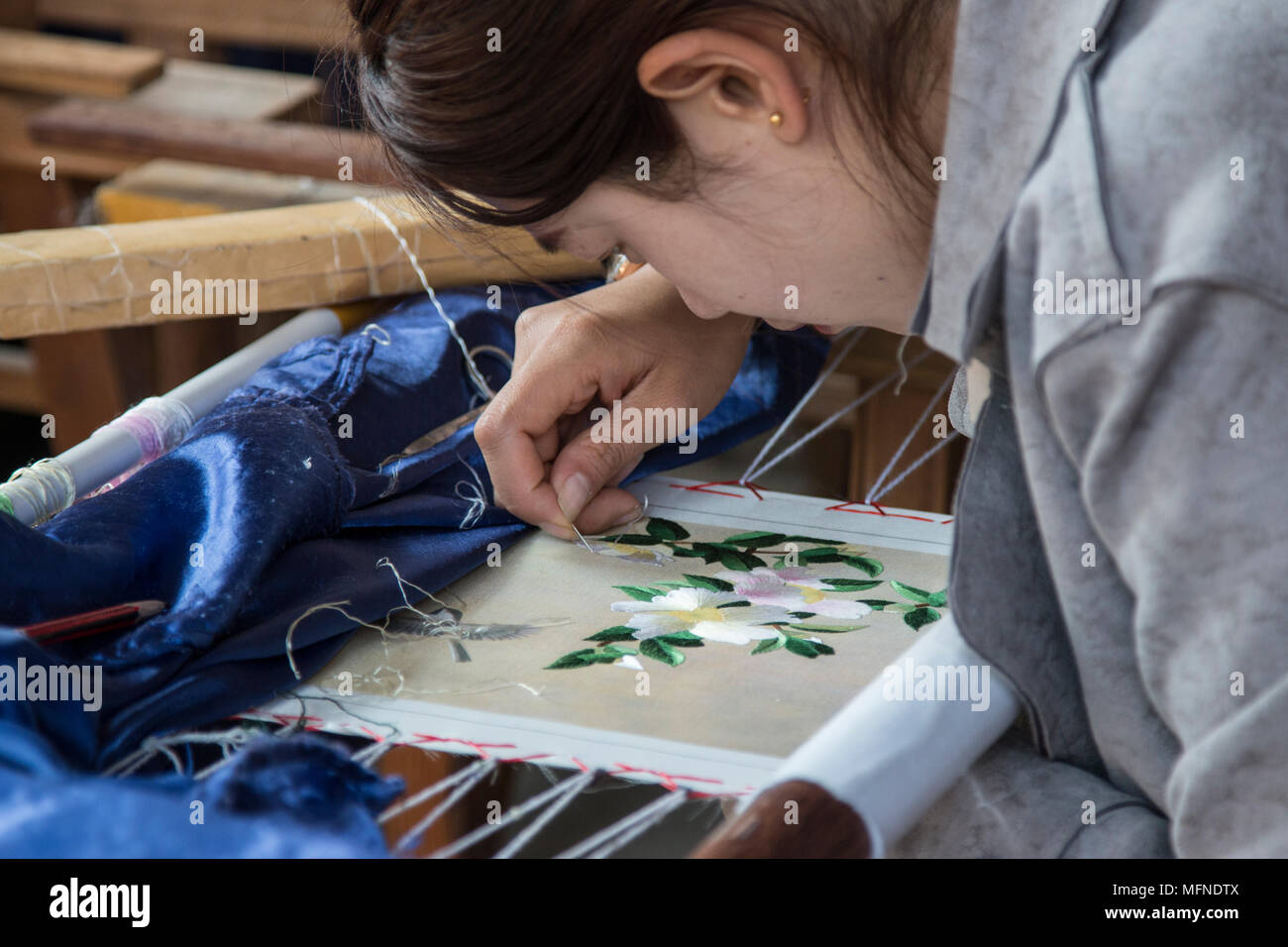 Chinese Woman Weaving Fabric High Resolution Stock Photography and ...