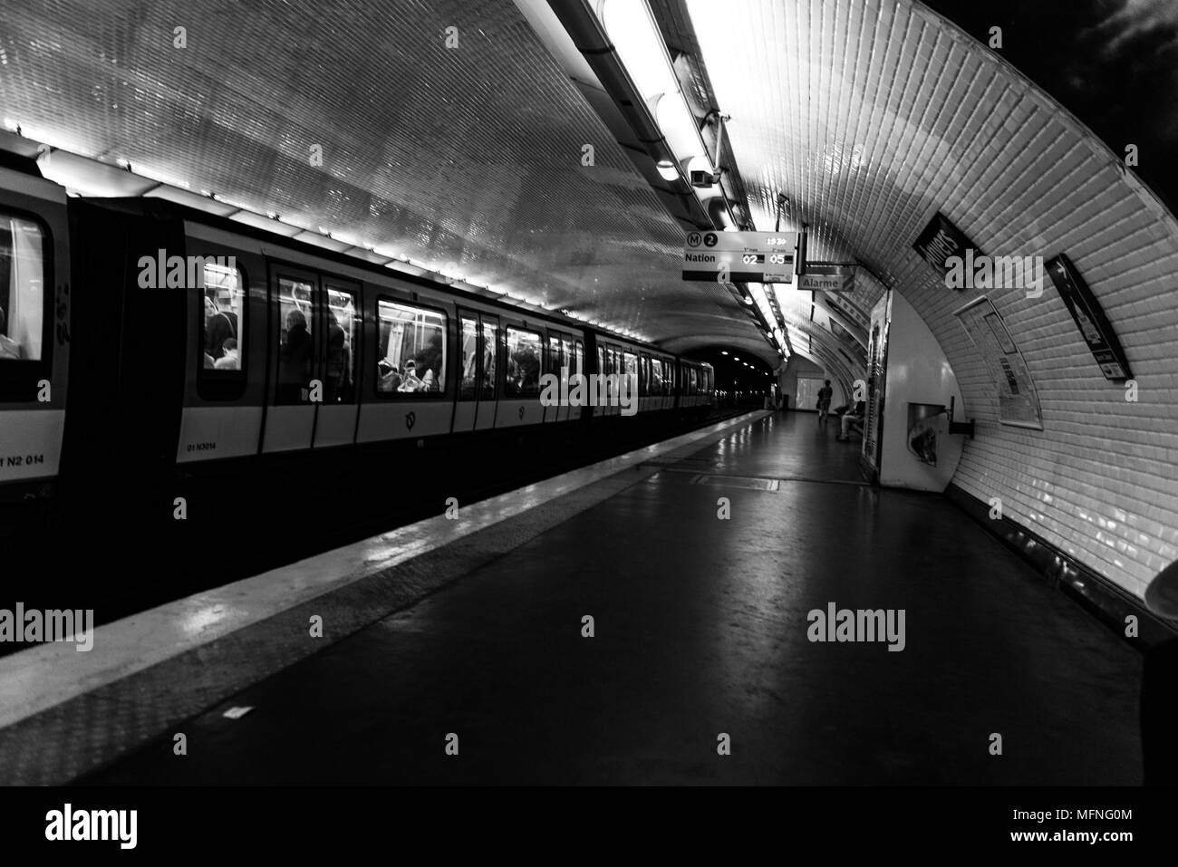 Busy platform scene hi-res stock photography and images - Alamy