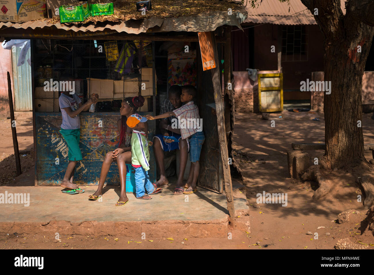 Slum family hi-res stock photography and images - Alamy