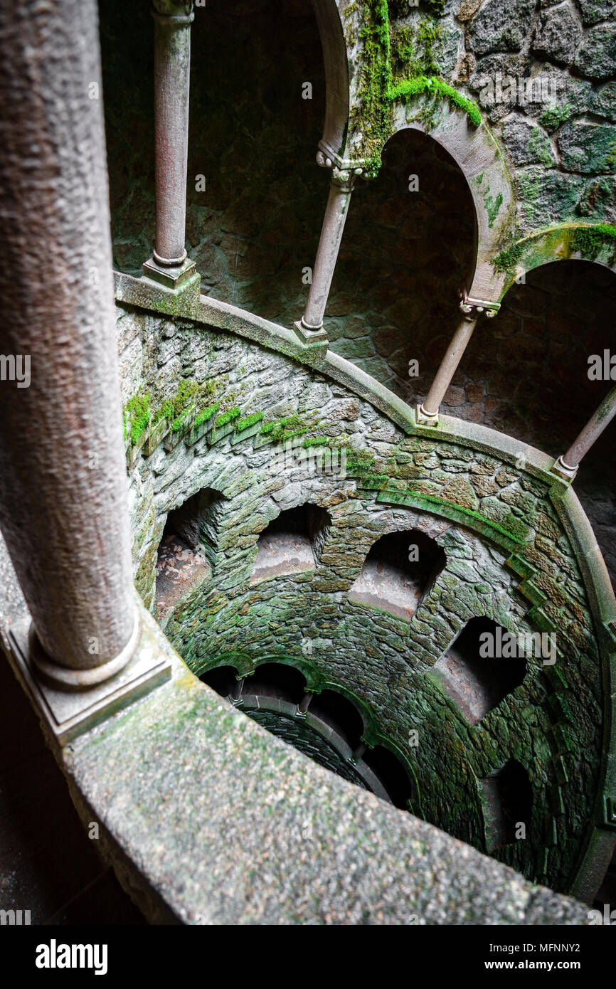 Vertical repeat pattern hi-res stock photography and images - Alamy